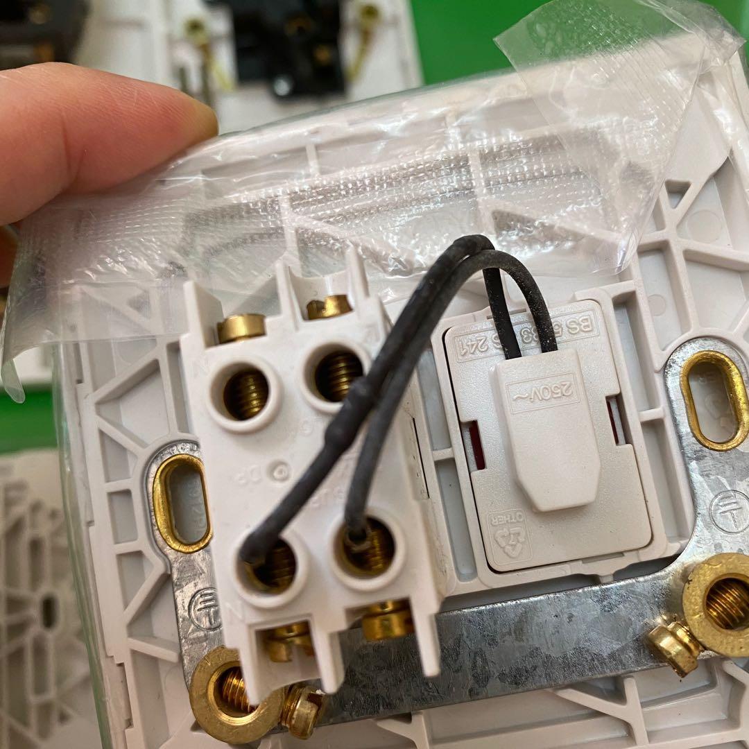圓腳插蘇版 power socket penal clipsal mk made in England 5AMP 250V 15AMP, 家庭 ...