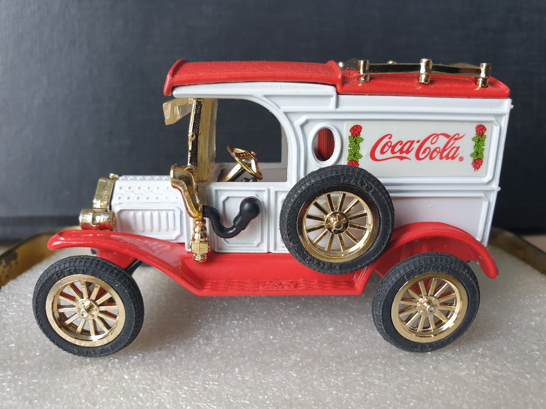 Coca-Cola vintage van (Christmas edition!), Hobbies & Toys, Memorabilia ...
