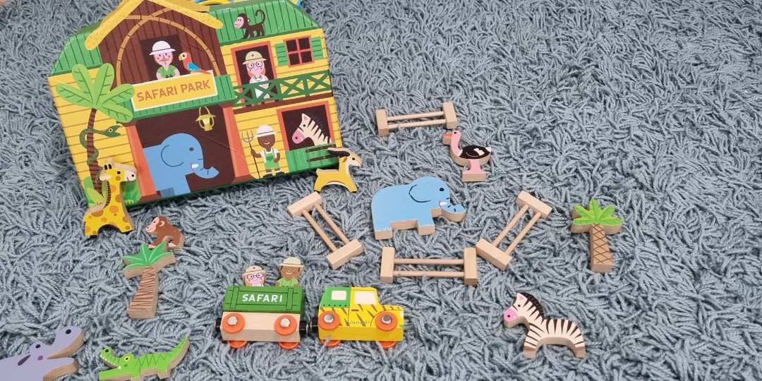 Janod Story Box Safari set, Hobbies & Toys, Toys & Games on Carousell