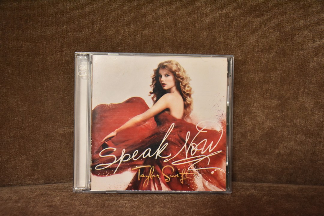 Speak Now Deluxe - Taylor Swift album, Hobbies & Toys, Music & Media ...