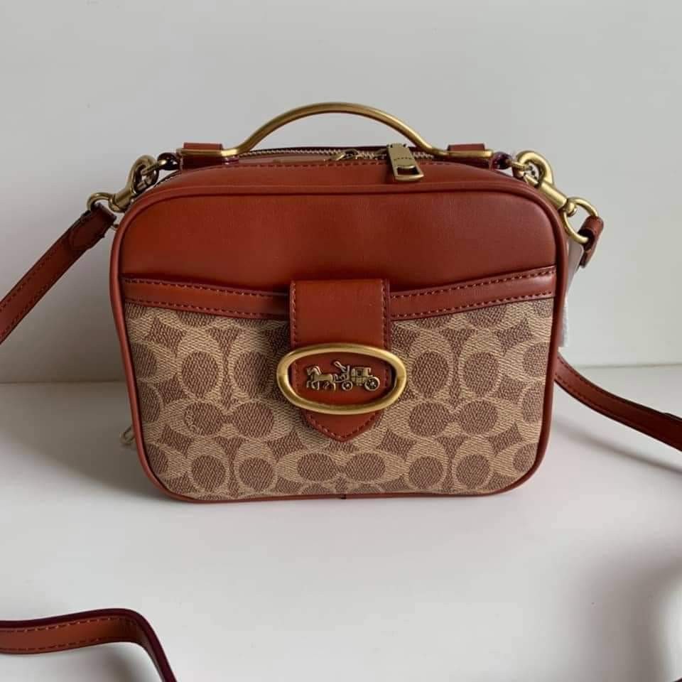 Coach Riley Lunch Box in Signature, Luxury, Bags & Wallets on Carousell