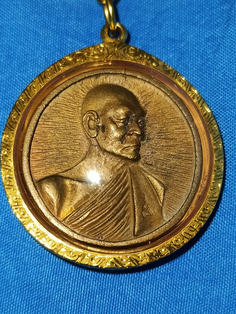 Lp Pae Rian be2532 80% gold casing, Hobbies & Toys, Memorabilia ...