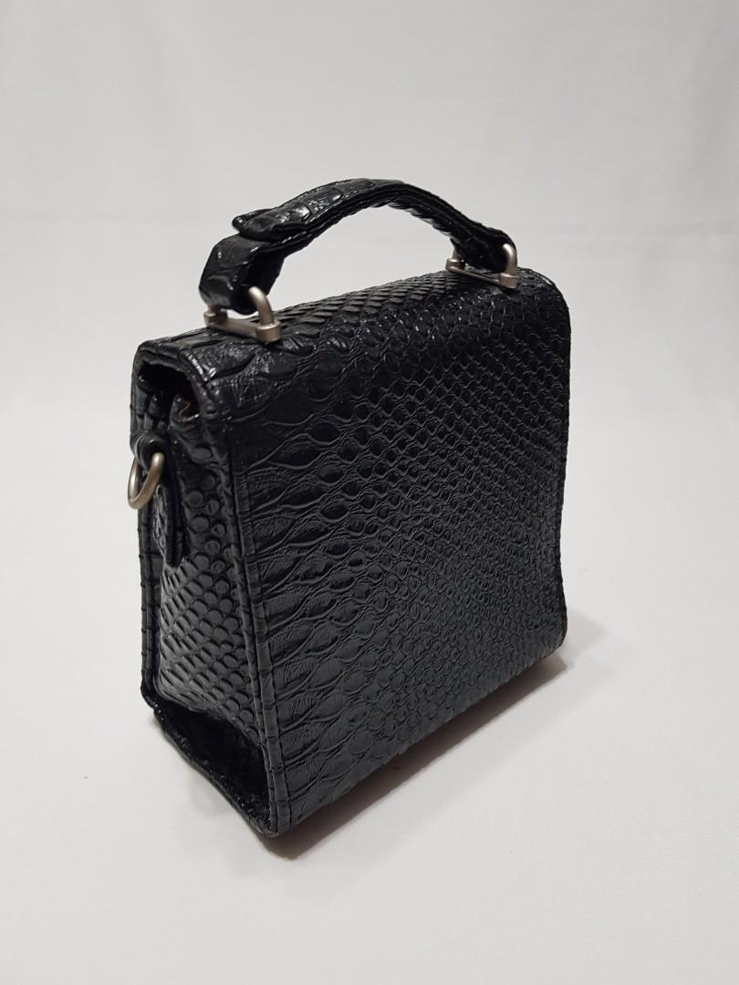 Structured box bag, Women's Fashion, Bags & Wallets, Cross-body Bags on ...