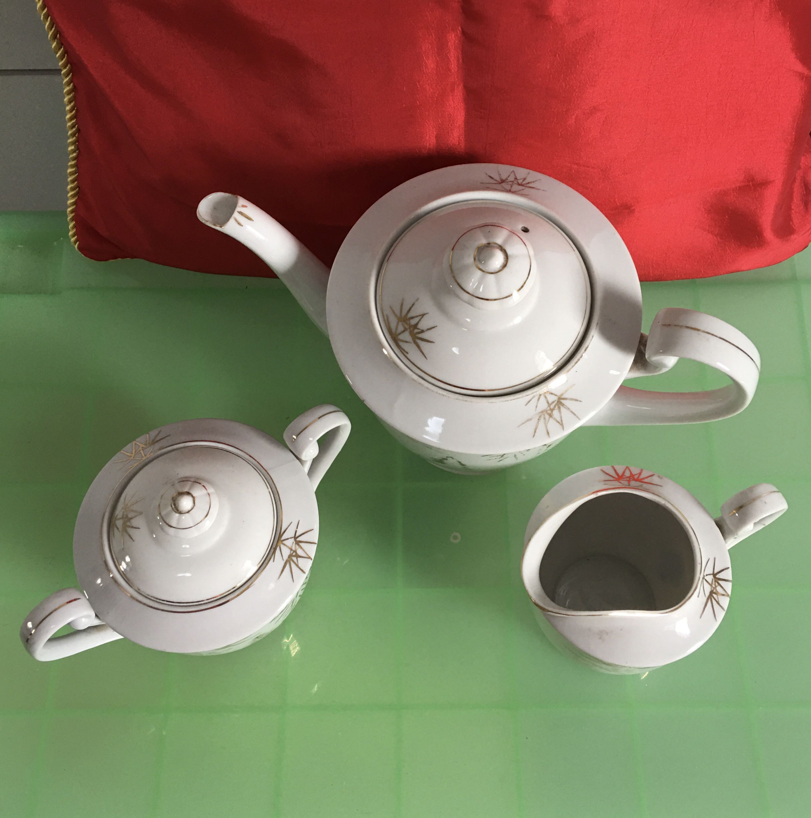 Vintage Teapot etc for western tea appreciation, Hobbies & Toys ...