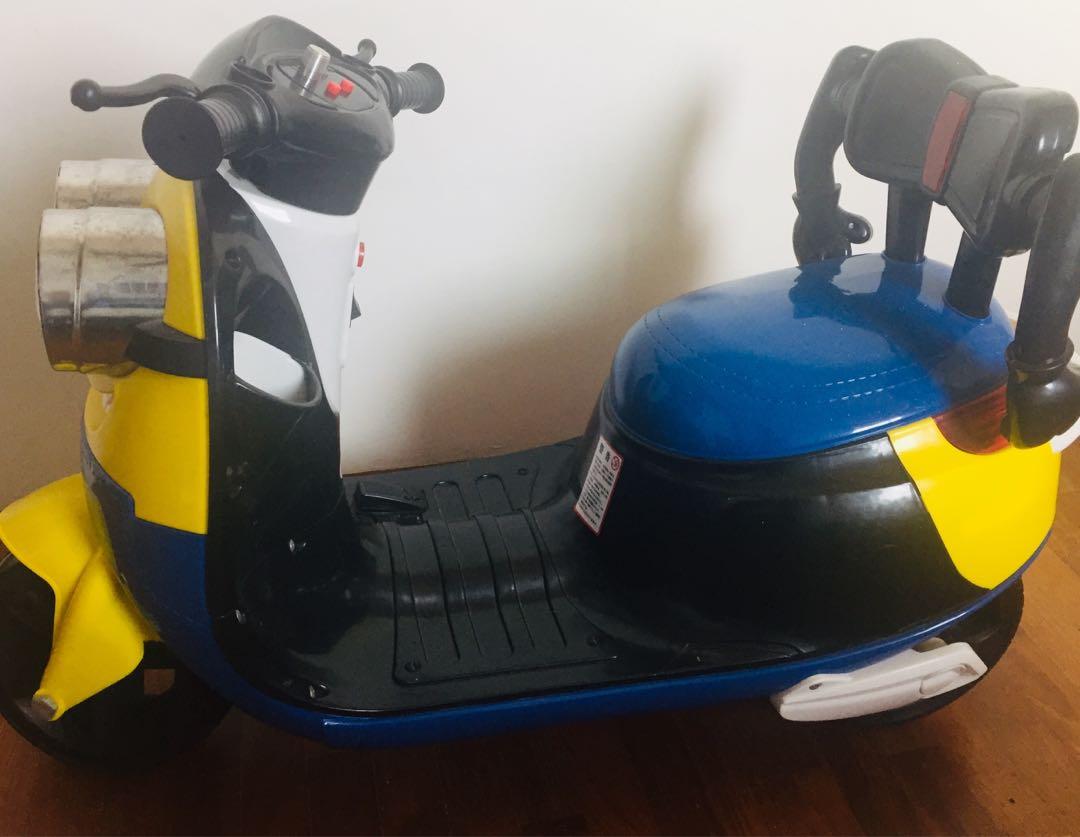 Rechargeable fully functional musical minion scooter for kids, Hobbies ...
