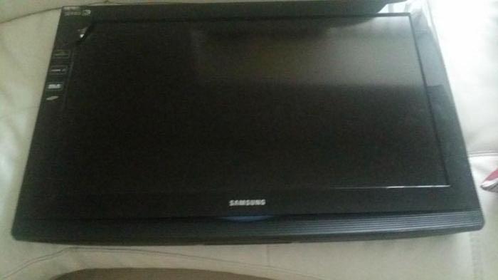 Samsung LCD LA32B350F1, TV & Home Appliances, TV & Entertainment, TV on ...