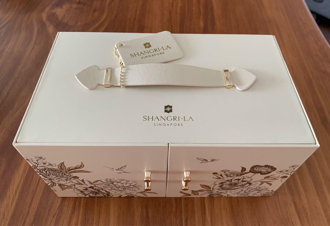 Shangri - La year 2021 Mooncake box, Hobbies & Toys, Stationery & Craft ...