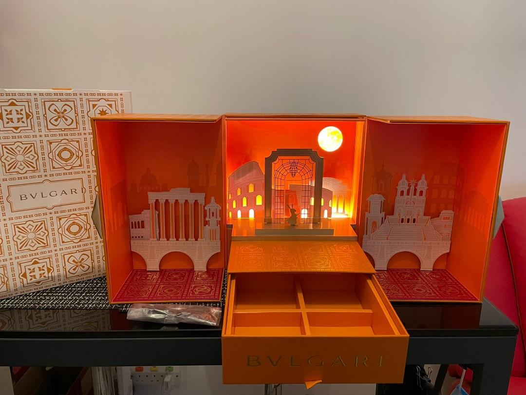 Bvlgari moon cake box 月餅盒Bulgari 連紙袋, 名牌, 飾物及配件 - Carousell