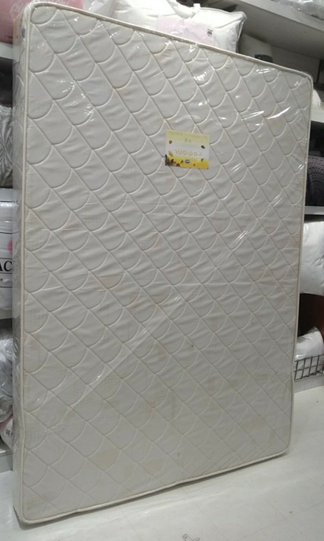 Uratex Radiant Foam, Furniture & Home Living, Bedding & Towels on Carousell