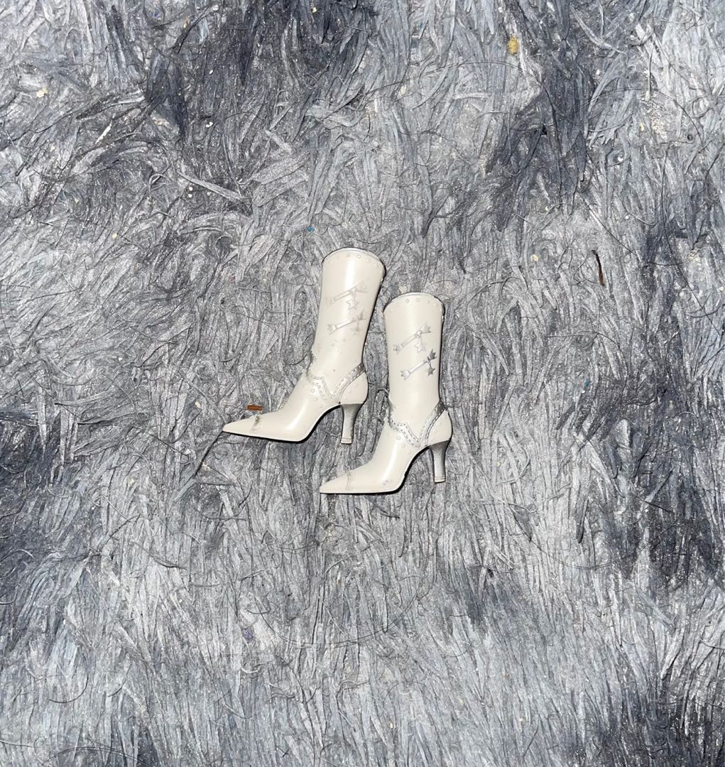 Bratz shoes boots, Hobbies & Toys, Toys & Games on Carousell