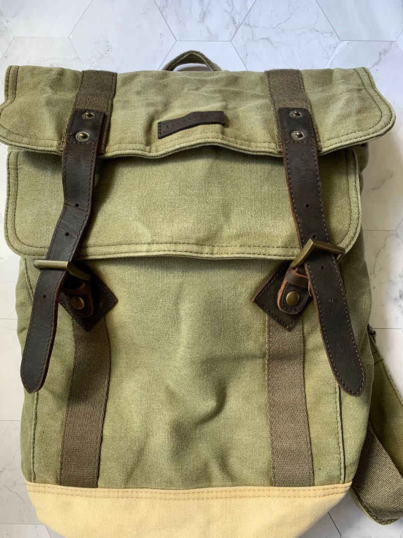 Logon Archetype Vintage Green Backpack 軍綠色真皮布料文青复古背囊背包, 男裝, 袋, 背包 - Carousell