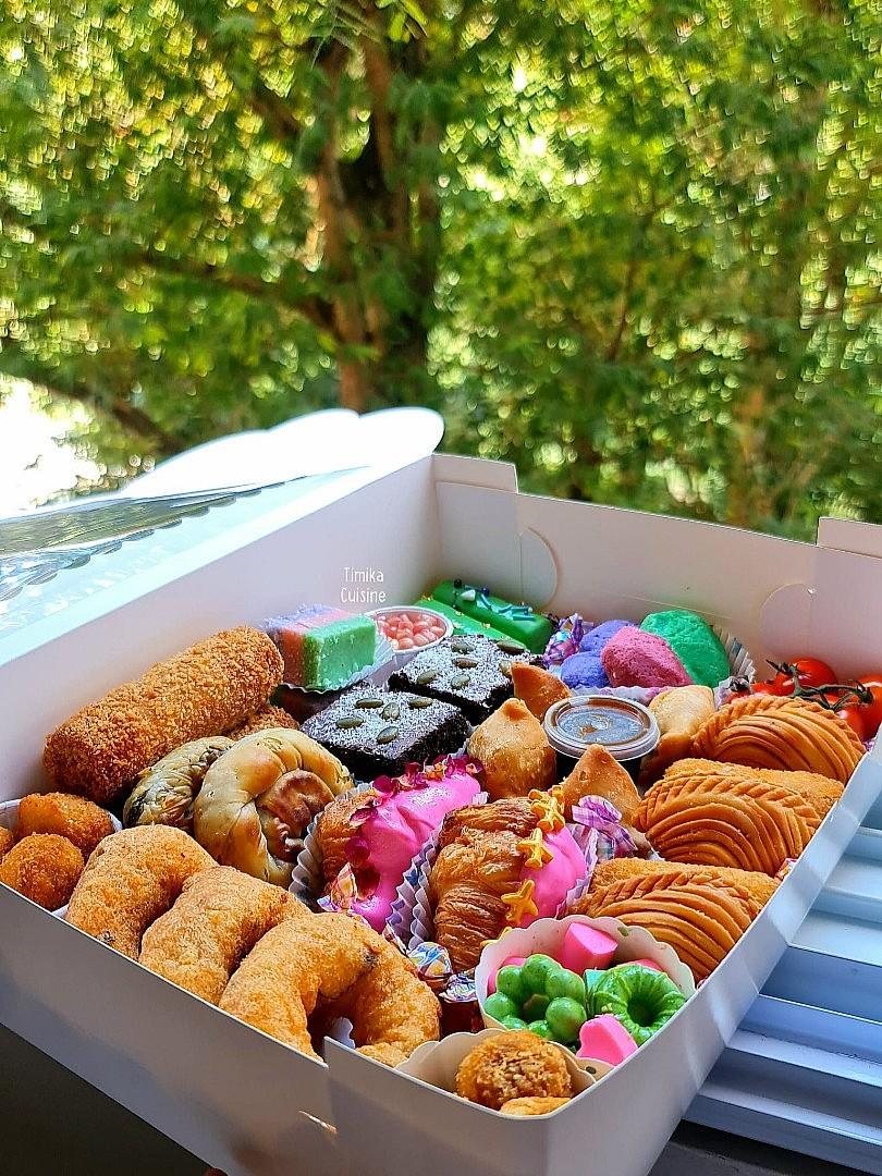 Sweet & Savoury Box, Food & Drinks, Homemade Bakes on Carousell