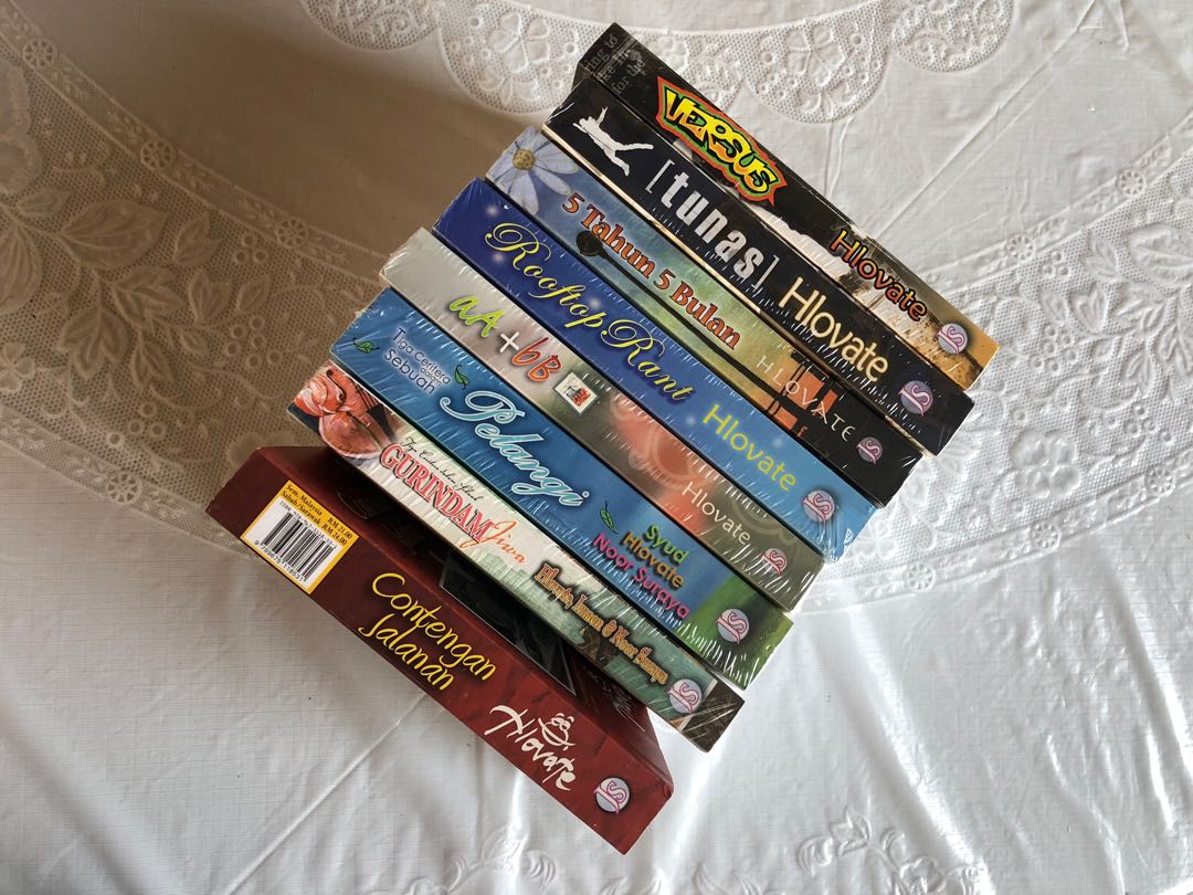 Hlovate Collection, Hobbies & Toys, Books & Magazines, Storybooks on ...