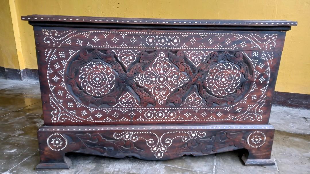 Narra Chest Baul with Mother of Pearl Inlay and Carving, Furniture ...