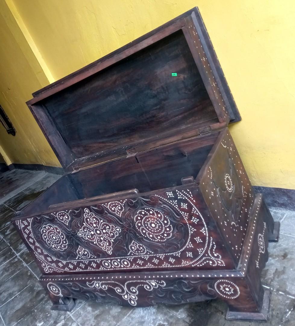 Narra Chest Baul with Mother of Pearl Inlay and Carving, Furniture ...