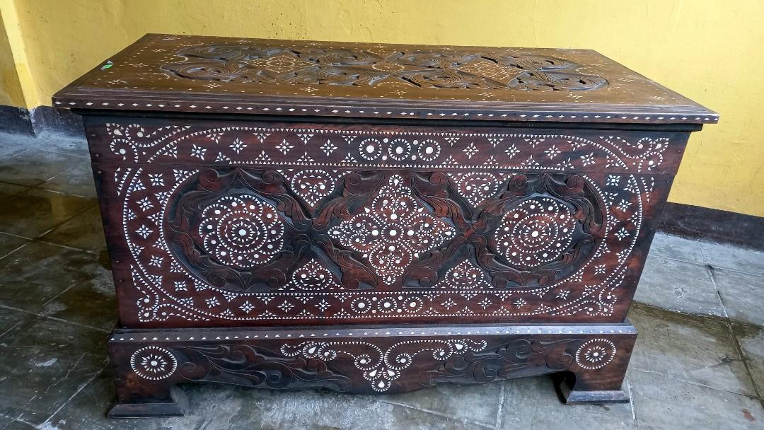Narra Chest Baul with Mother of Pearl Inlay and Carving, Furniture ...