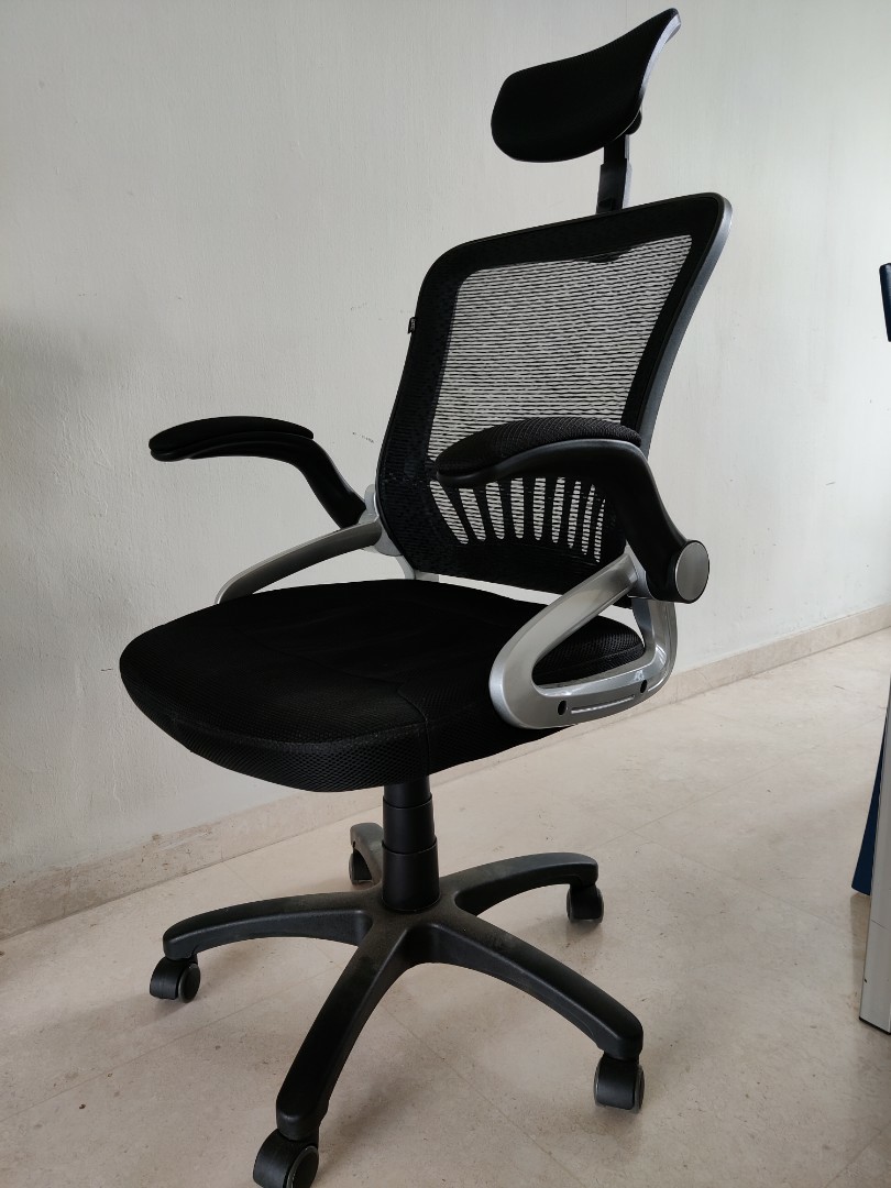 Newly pre-owned office chair, Furniture & Home Living, Furniture ...