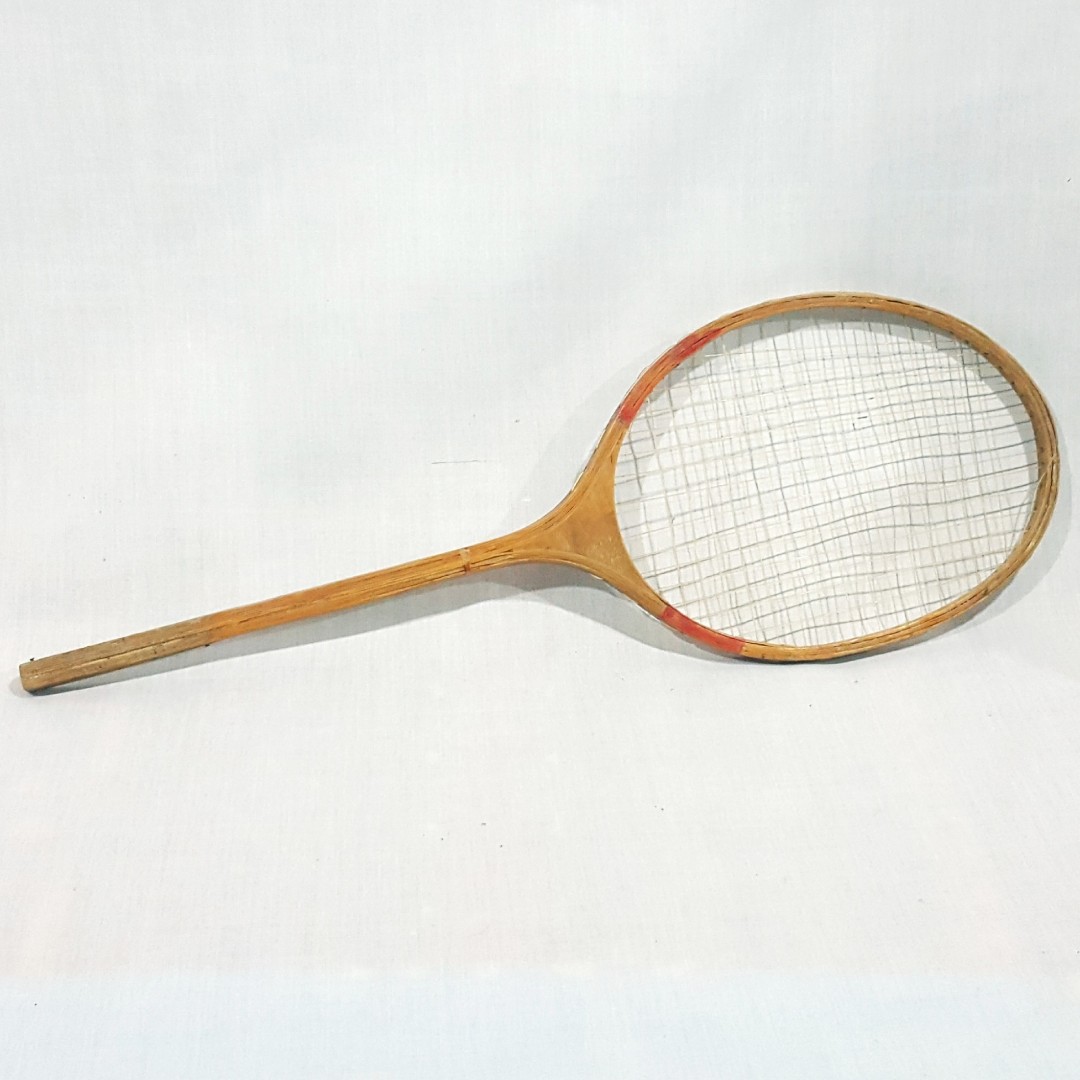 VINTAGE RAKET KAYU, Hobbies & Toys, Collectibles & Memorabilia, Vintage ...