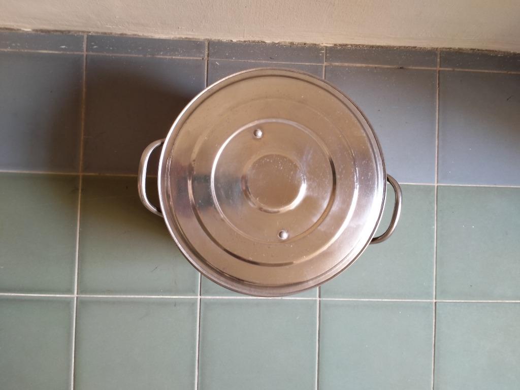 Tall Pan Wok with Cover Lid Wok, Furniture & Home Living, Kitchenware ...