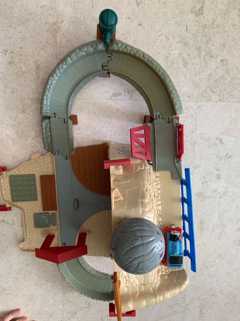 Thomas- Center Island Quarry Portable Set, Hobbies & Toys, Toys & Games ...