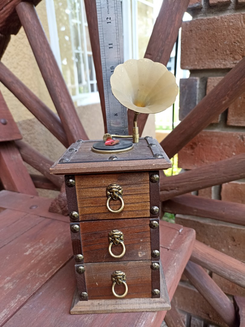 Vintage Trinkets Box With Chime, Hobbies & Toys, Memorabilia ...