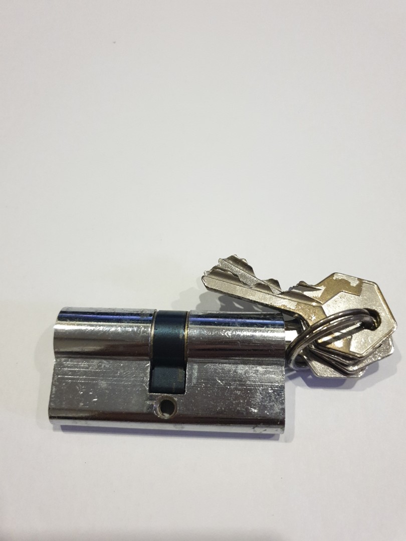 Yale Cylinder 5 pin lock, Furniture & Home Living, Security & Locks ...