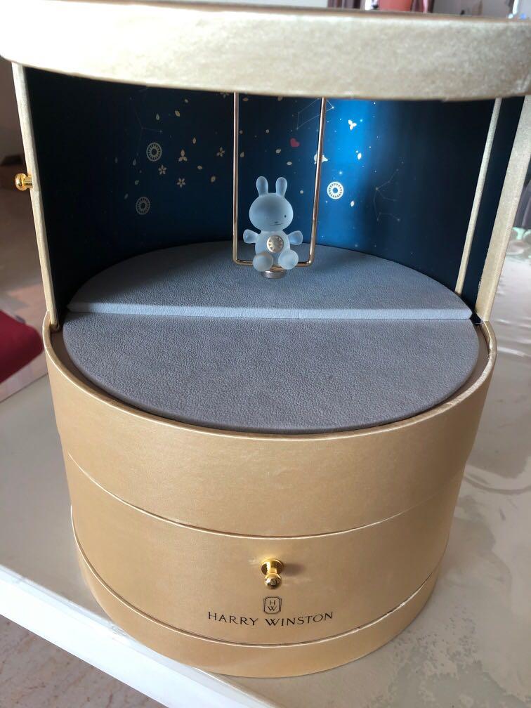 HARRY WINSTON moon cake box, Everything Else on Carousell
