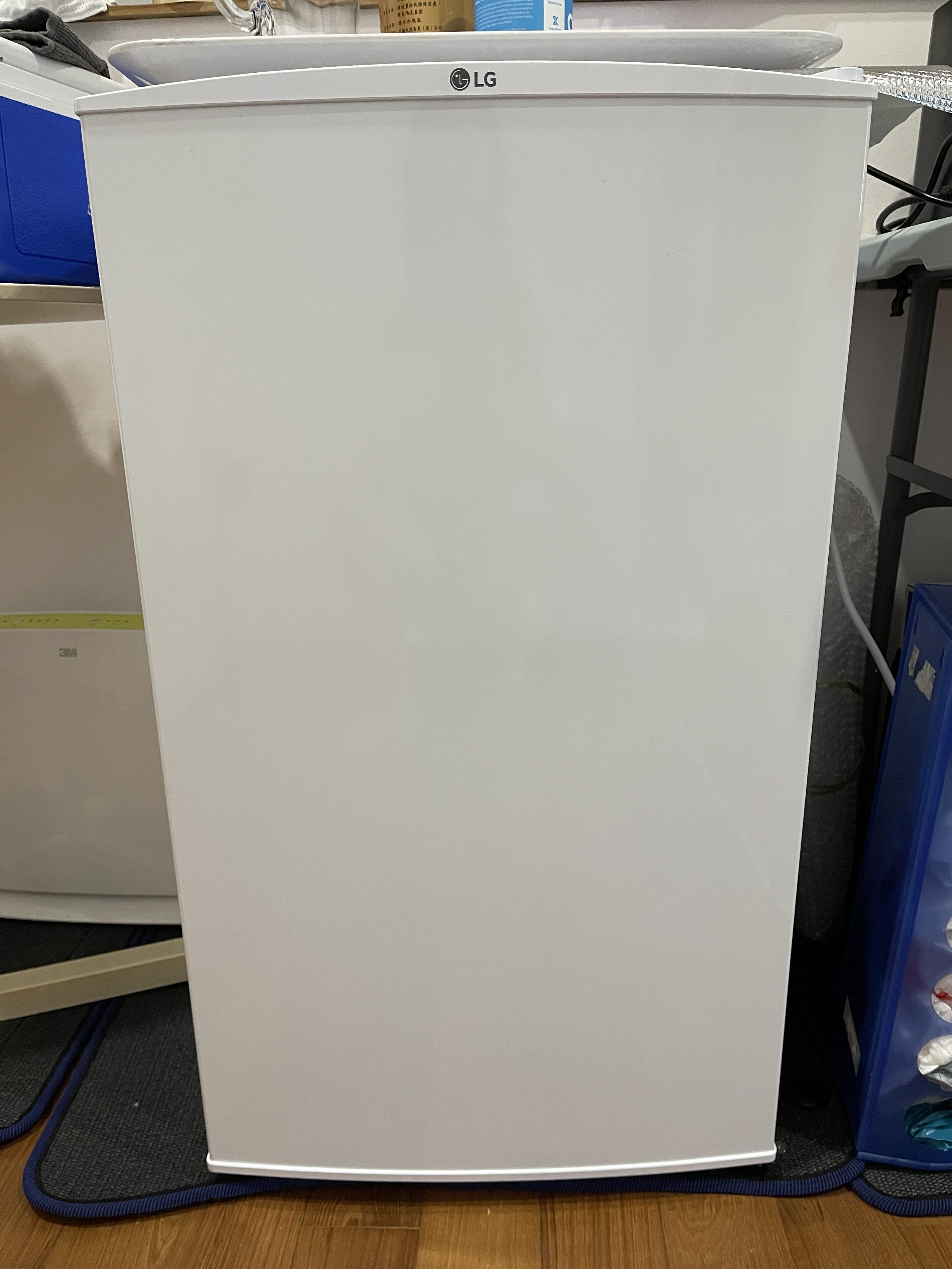 LG mini bar fridge GL-131SQW 90L, TV & Home Appliances, Kitchen ...