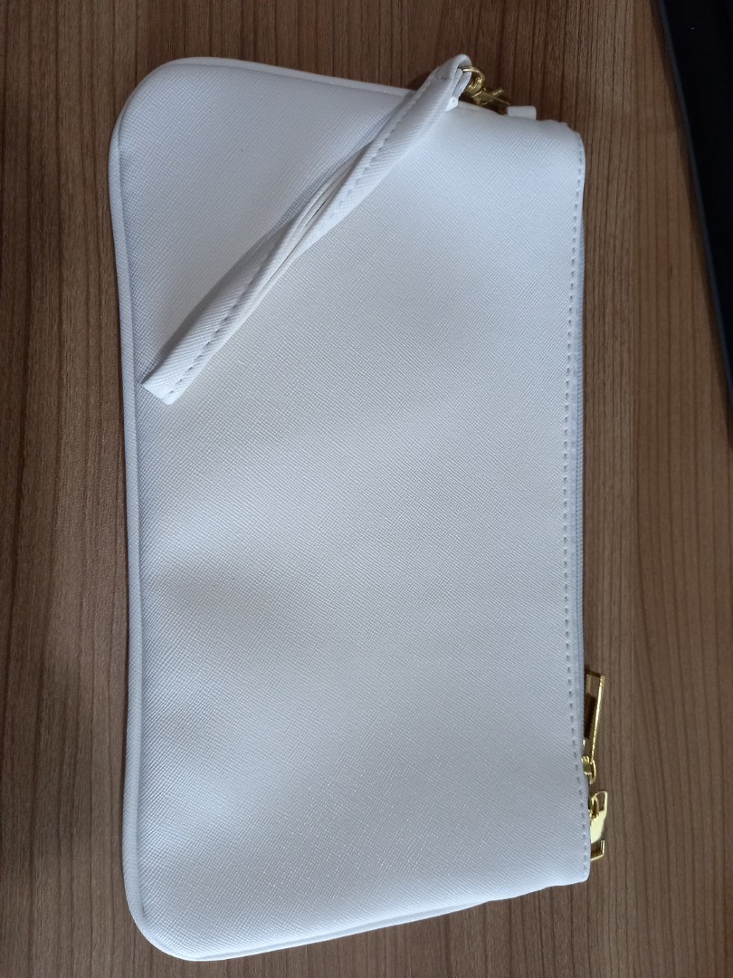 Pouch putih, Fesyen Wanita, Tas & Dompet di Carousell