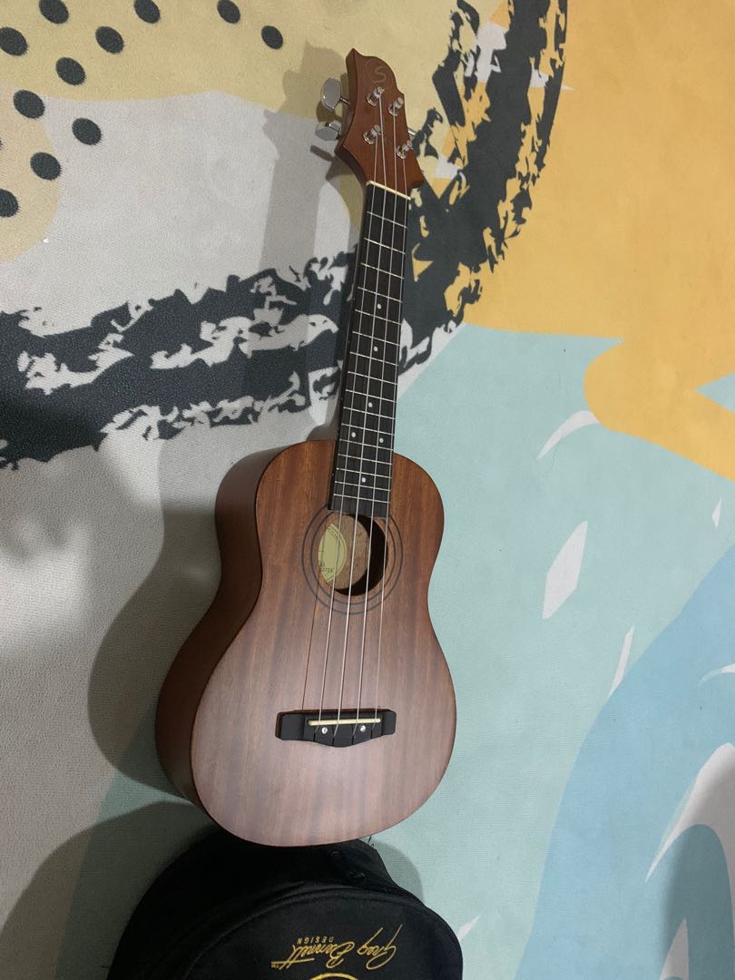 Ukulele, Hobbies & Toys, Music & Media, Musical Instruments on Carousell