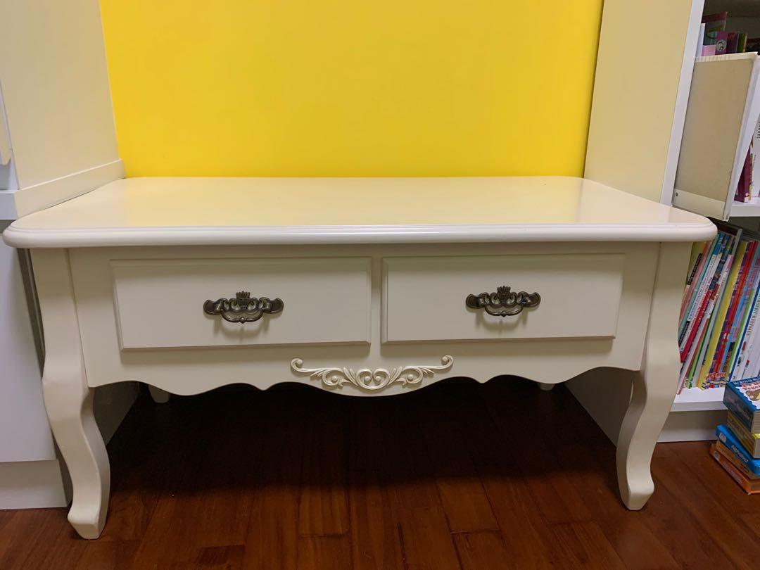 Victorian Coffee Table / country style , Furniture & Home Living ...