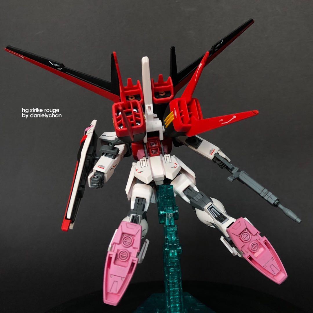 《有多買優惠》高達模型成品 HG 1:144 MBF-02 + AQM/E-X01 Strike Rouge 嫣紅突擊高達, 興趣及遊戲, 玩具 & 遊戲類 - Carousell