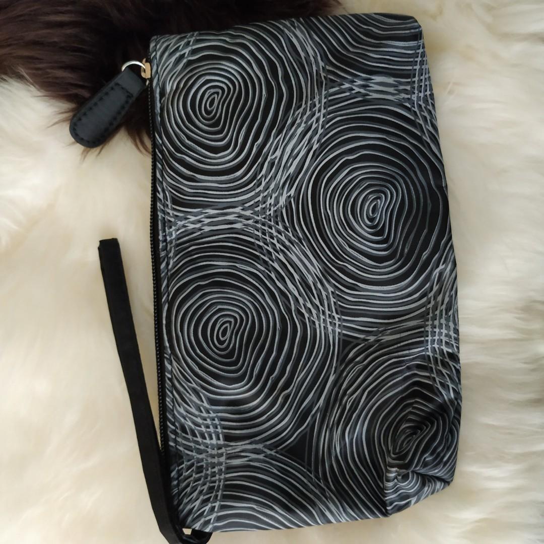 Denver hayes pouch, Women's Fashion, Bags & Wallets, Purses & Pouches ...