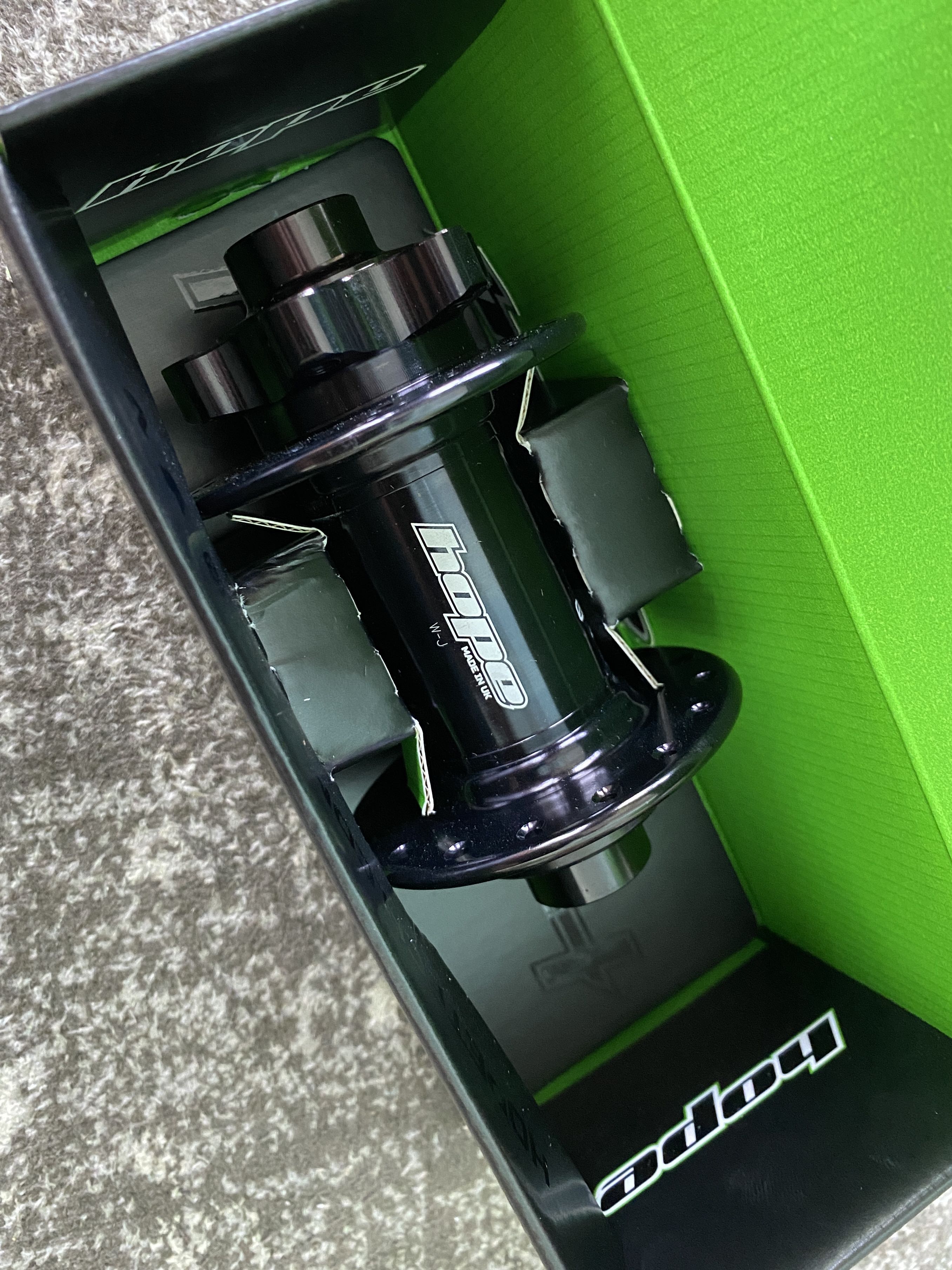 Hope Pro 4 front hub, Sports Equipment, Bicycles & Parts, Parts ...
