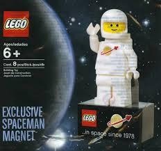 Lego Exclusive Spaceman Magnet Polybag | White vintage spaceman ...