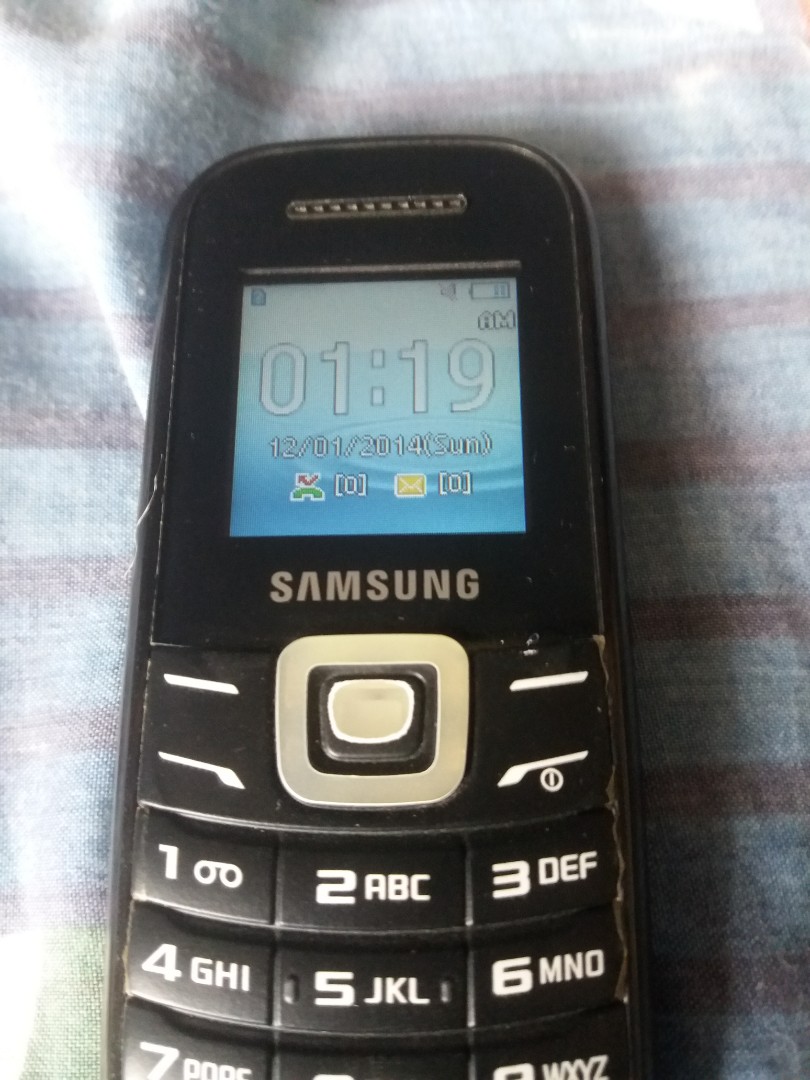 Samsung keypad with charger, Mobile Phones & Gadgets, Mobile Phones ...