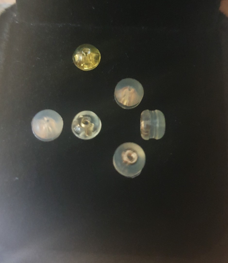 Silicon pakaw, Women's Fashion, Jewelry & Organizers, Earrings on Carousell