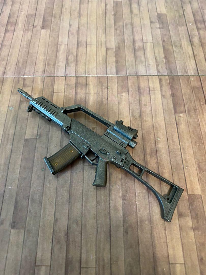 1/6 scale weapons hot toys, Hobbies & Toys, Toys & Games on Carousell