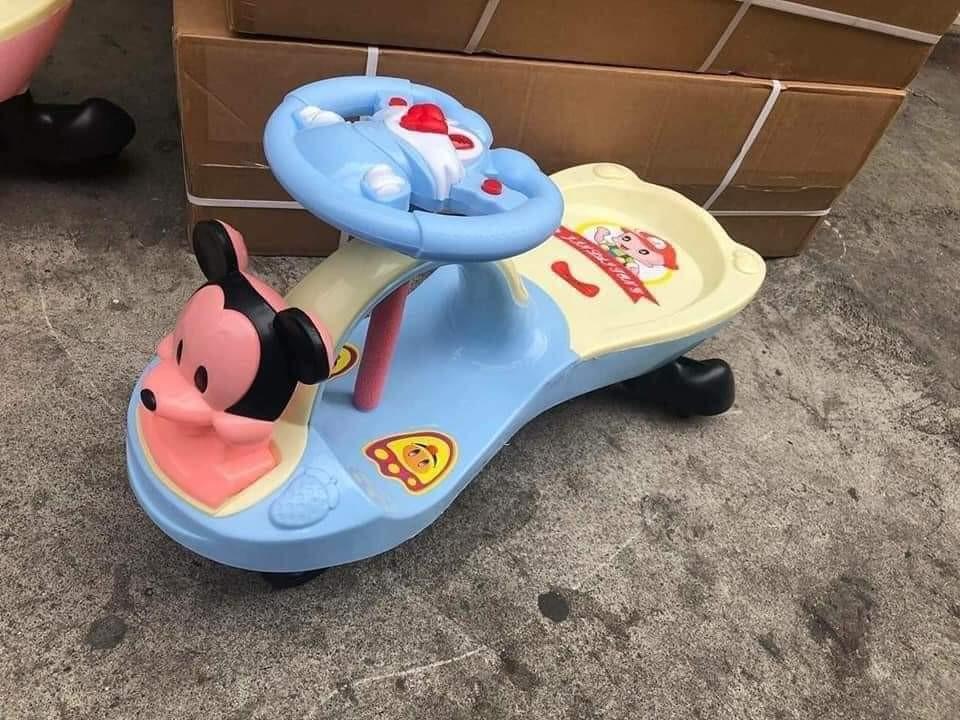 Hello Kitty & Mickey Mouse twisting car ( big size ), Hobbies & Toys ...