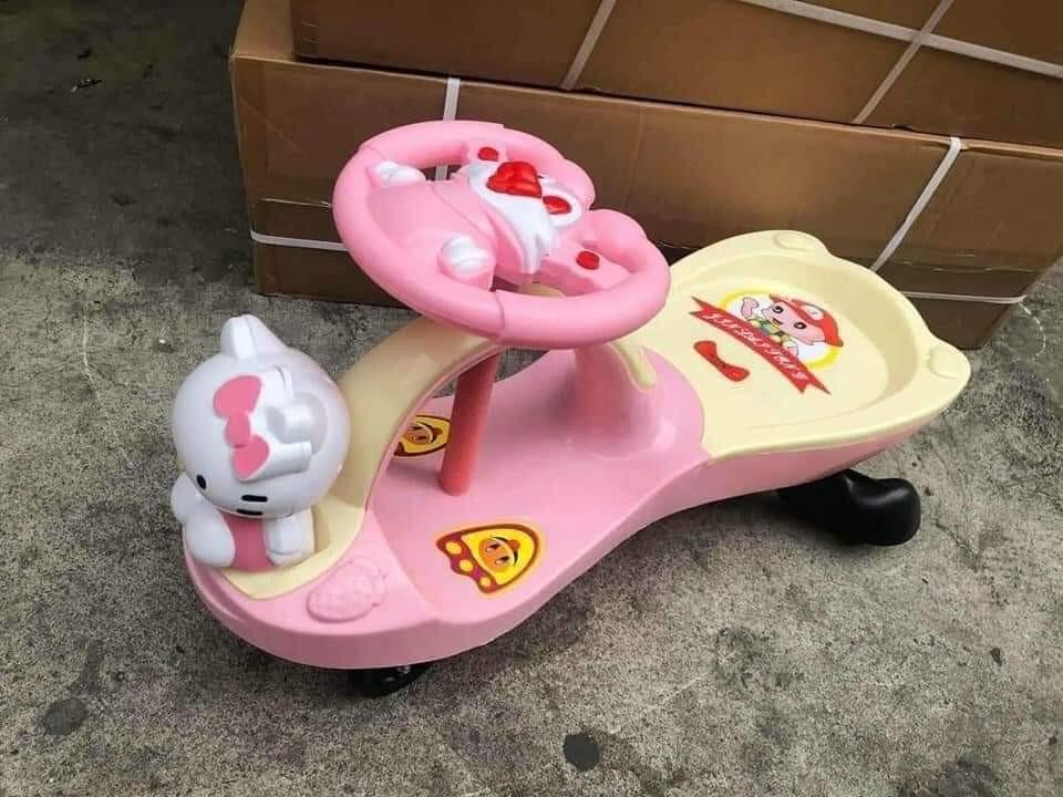 Hello Kitty & Mickey Mouse twisting car ( big size ), Hobbies & Toys ...