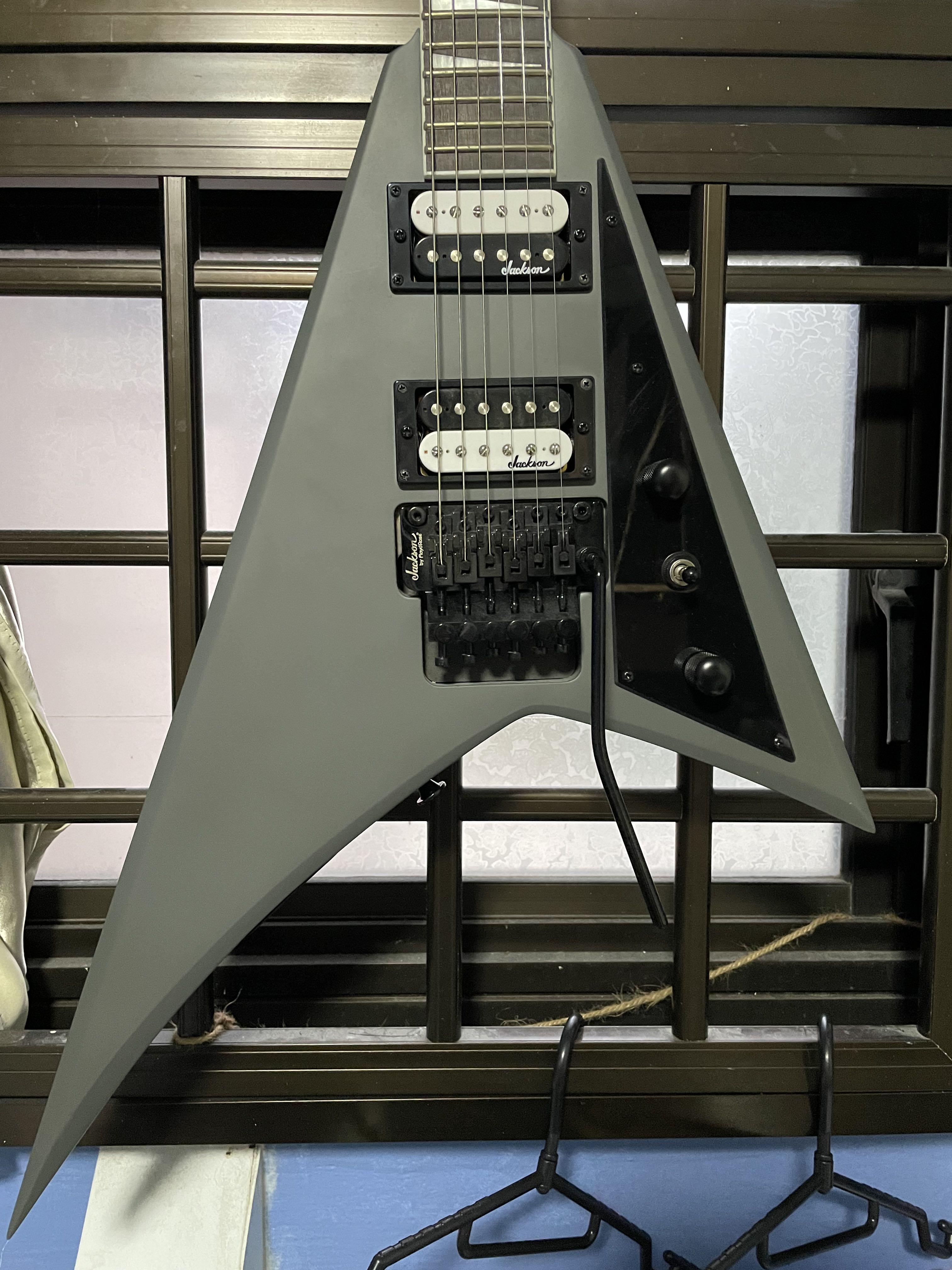 Jackson flying v guitar with bag, Hobbies & Toys, Music & Media ...