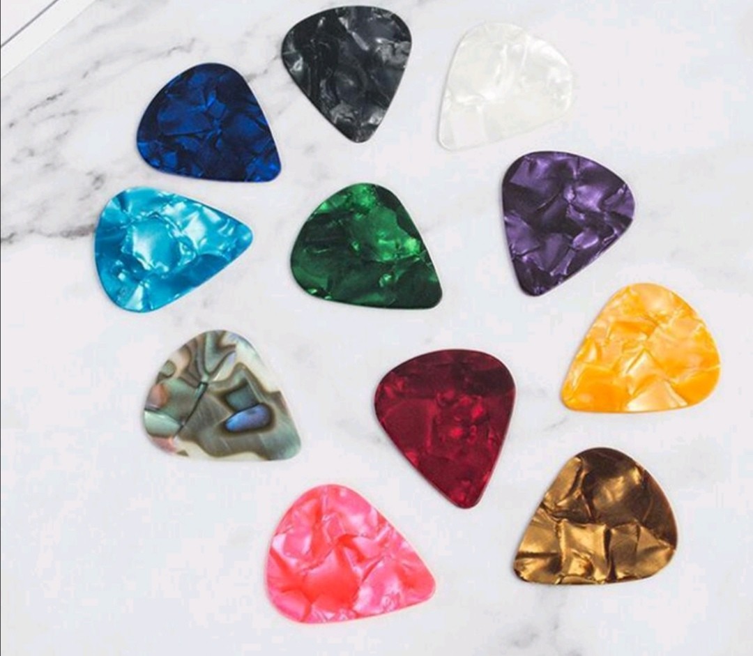Marble coloured guitar pick, Hobbies & Toys, Music & Media, Music ...