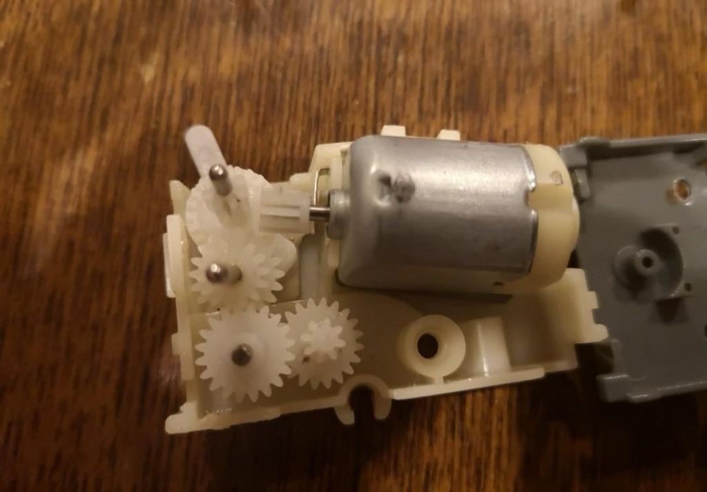 REPAIR OF malfunctioned motorized Thomas and Friends locomotive Takara ...