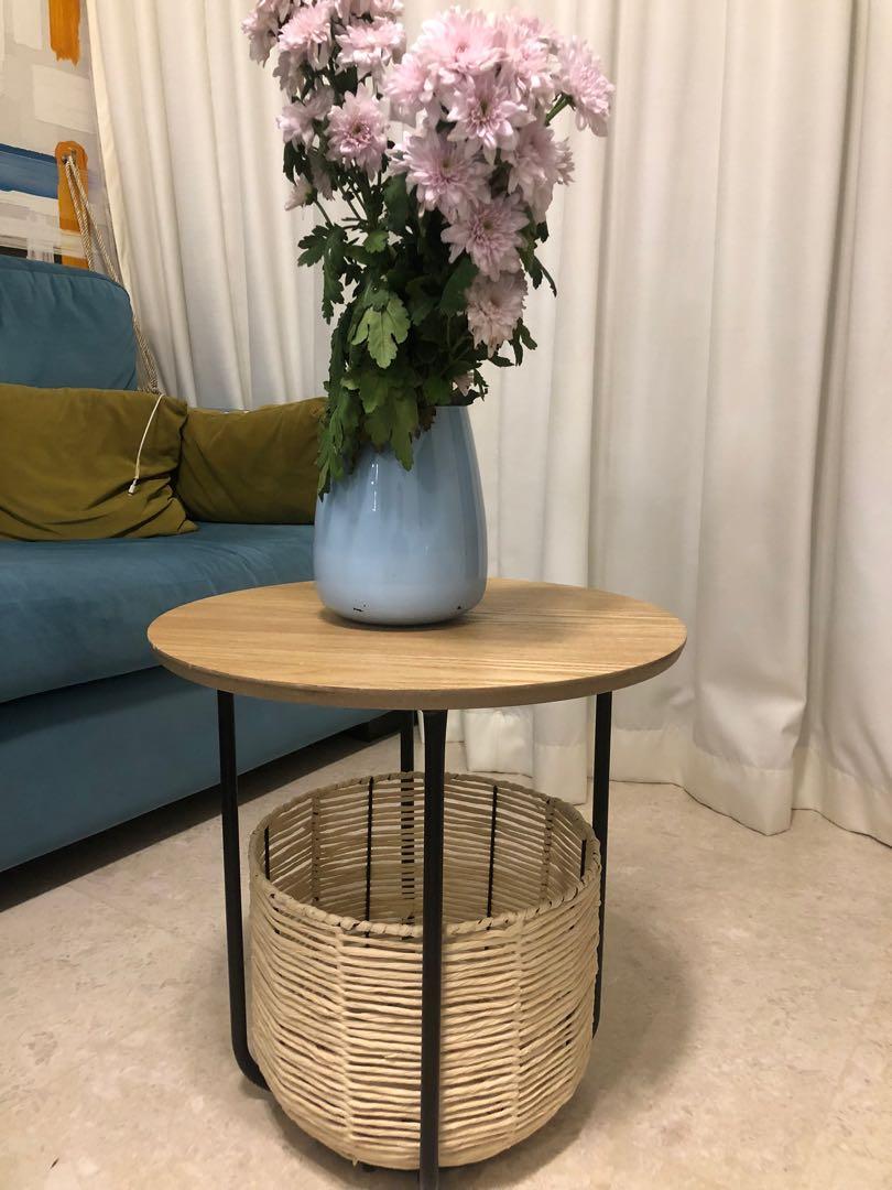 Round table with vase ( HOOGA), Furniture & Home Living, Home Decor ...