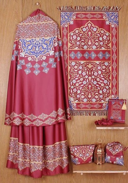 Fullset Mukena handprint Maroon, Fesyen Wanita, Muslim Fashion, Lainnya ...