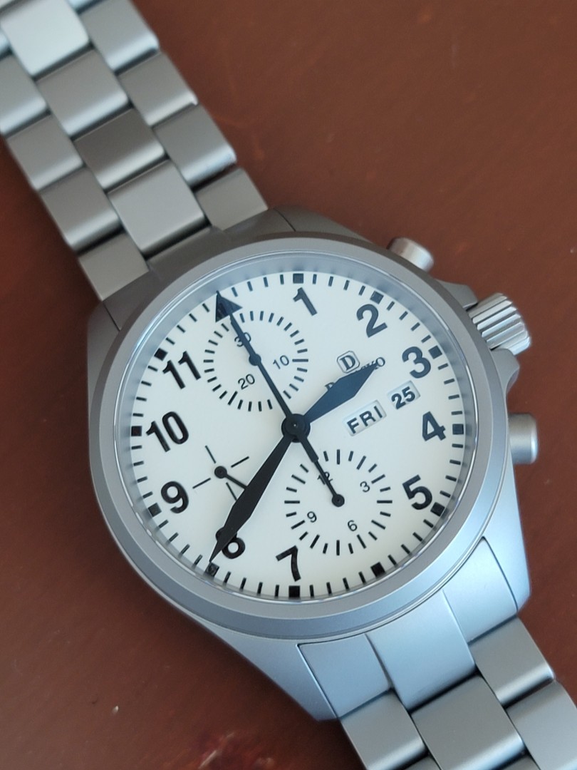 Damasko DC57 Chronograph, 啞黑字白面，超強夜光，專利強化鋼，已停產, 名牌, 手錶 - Carousell