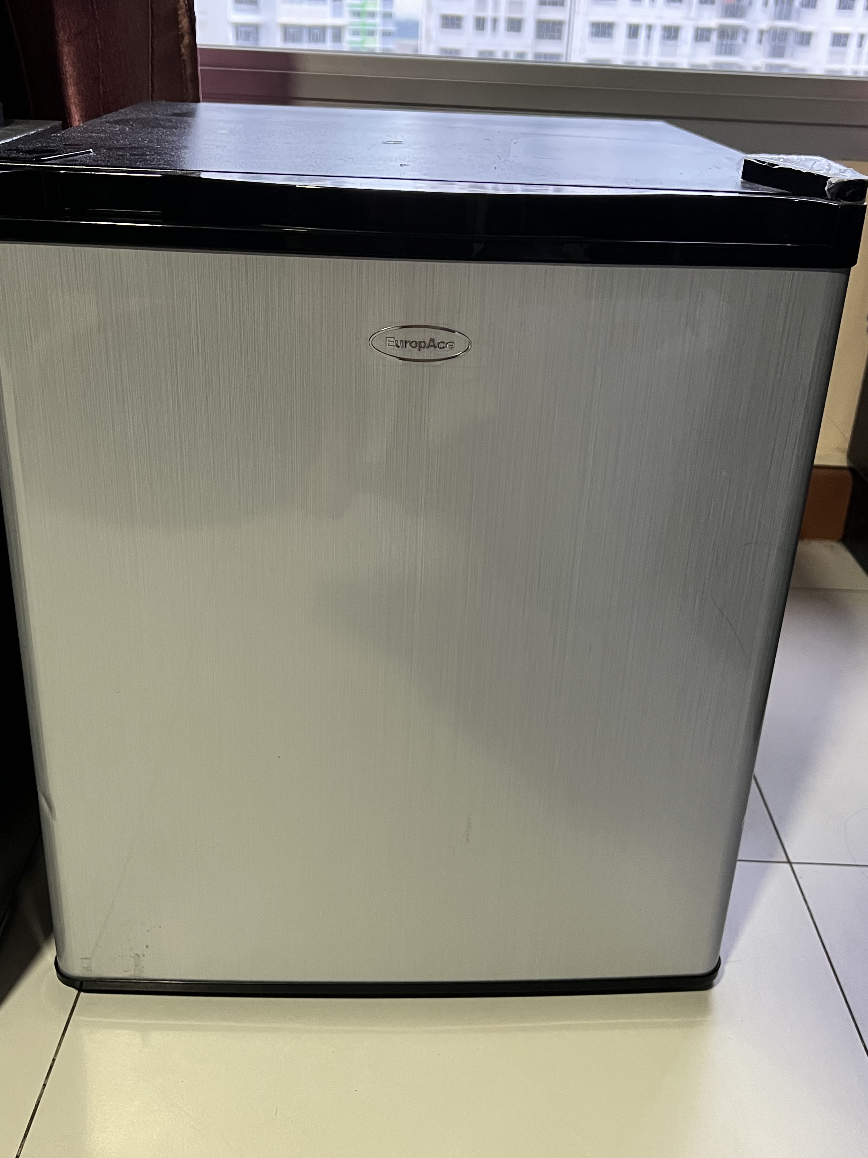 Europace ER9250 Silver Mini Bar Fridge 50L, TV & Home Appliances ...