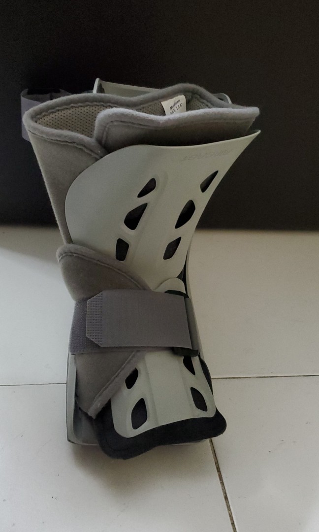 Aircast AirSelect Walker Brace/Walking Boot (Medium size, for left foot ...
