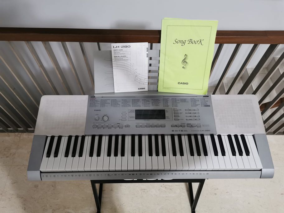 Casio keyboard LK-280, Hobbies & Toys, Music & Media, Musical Instruments on Carousell