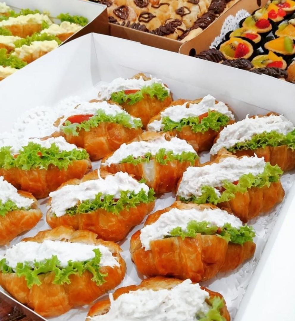 Mini croissants, Bombolinis, Mini epok epok, Food & Drinks, Homemade ...